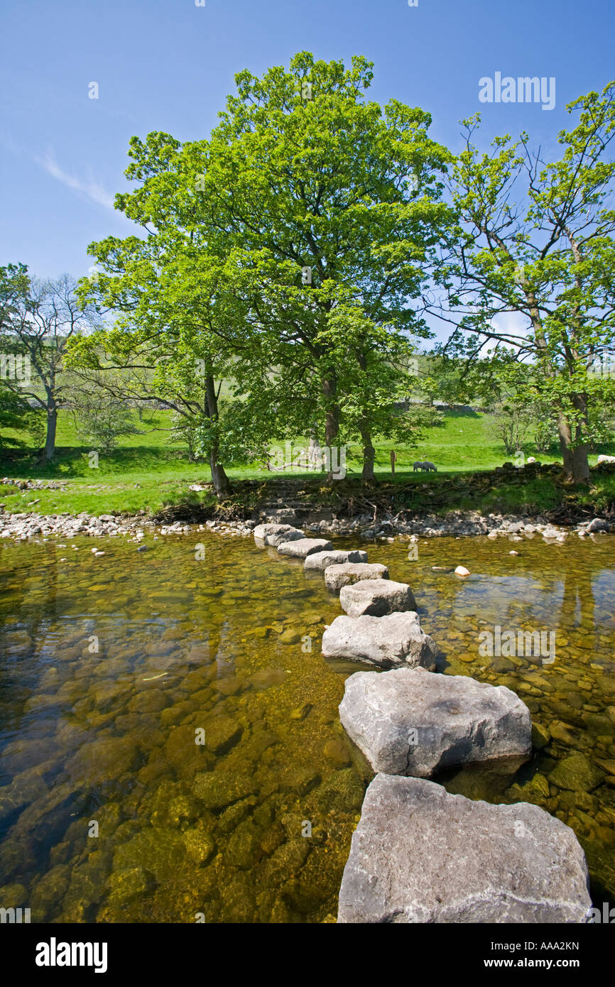 Stepping stones across the river wharfe hi-res stock photography and ...