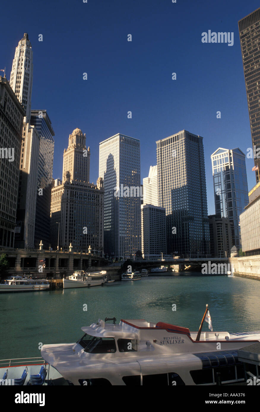 Chicago illinois canal cruise hi-res stock photography and images - Alamy