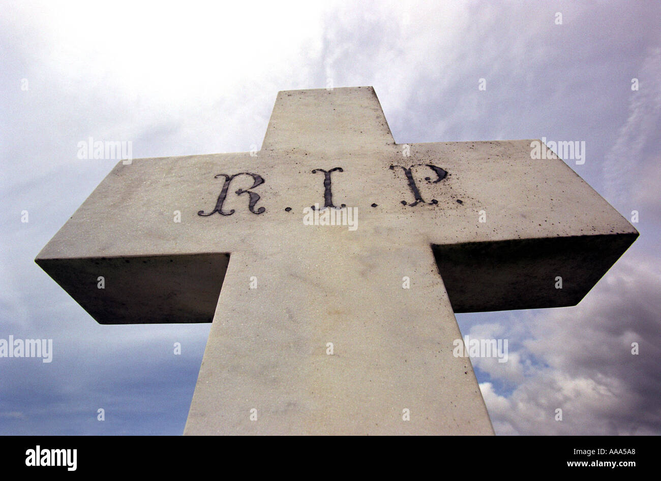 A cross in a graveyard showing the letters R I P Stock Photo - Alamy