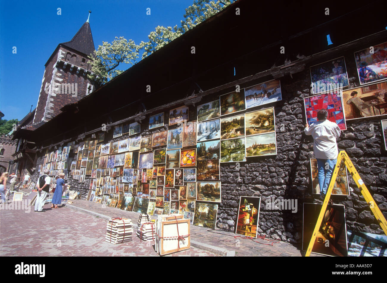 Hanging paintings hi-res stock photography and images - Alamy