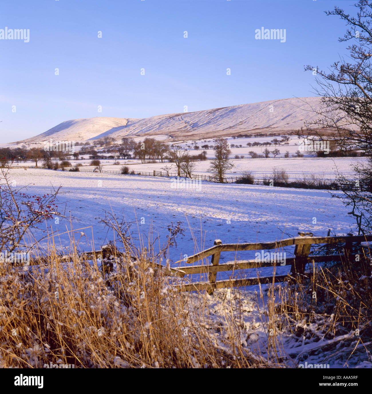 Pendle hill, lancashire winter hi-res stock photography and images - Alamy