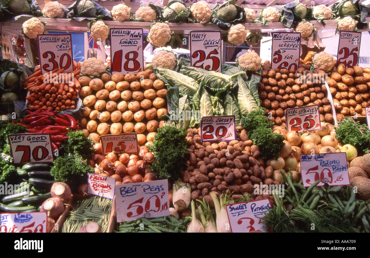 Great Britain London Vegetable and fruit market Stock Photo - Alamy