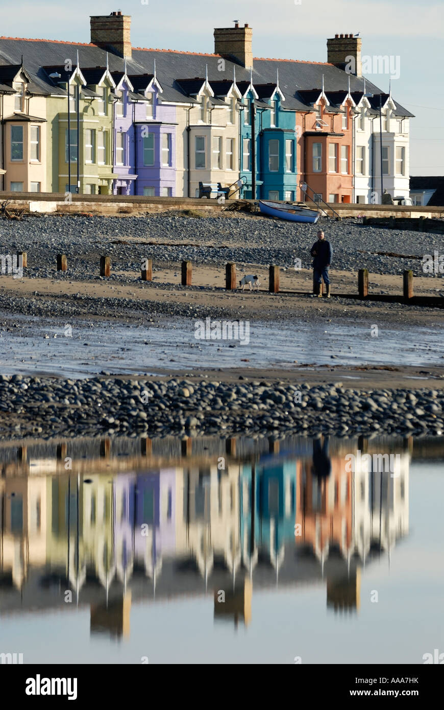 Colourful seafront housing at Borth, Ceredigion Stock Photo - Alamy
