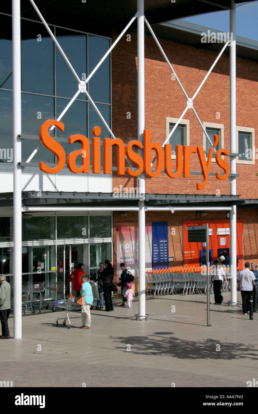 Sainsbury's supermarket sign entrance hi-res stock photography and ...