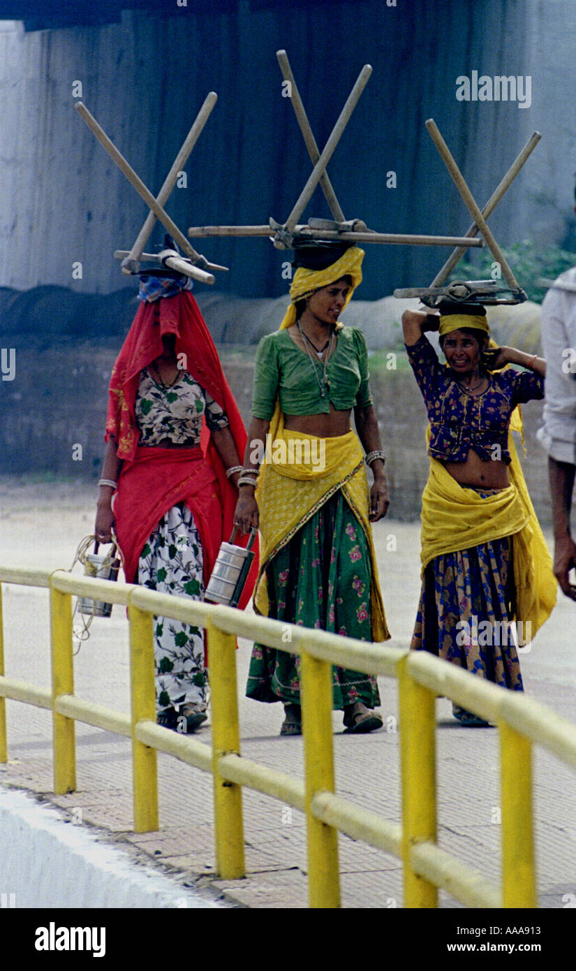 India back of women delhi hi-res stock photography and images - Alamy