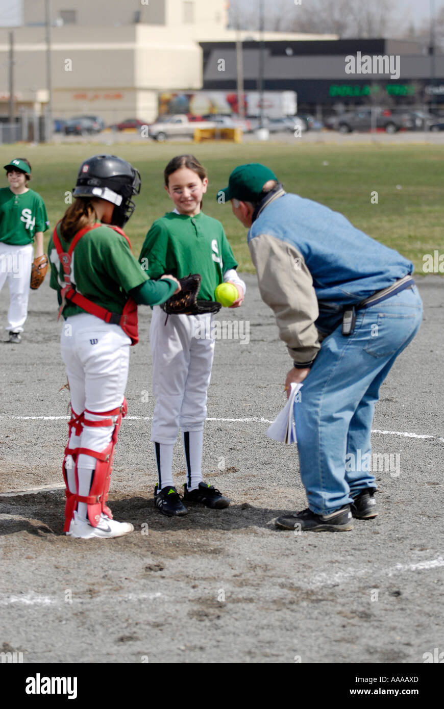 Softball girl hi-res stock photography and images - Alamy