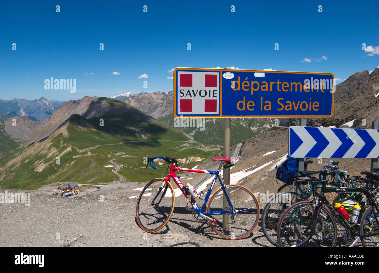 Bicycles from top view hi-res stock photography and images - Alamy