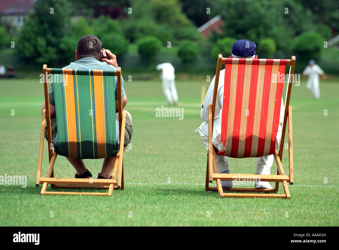 Cricket spectators green village hi-res stock photography and images ...