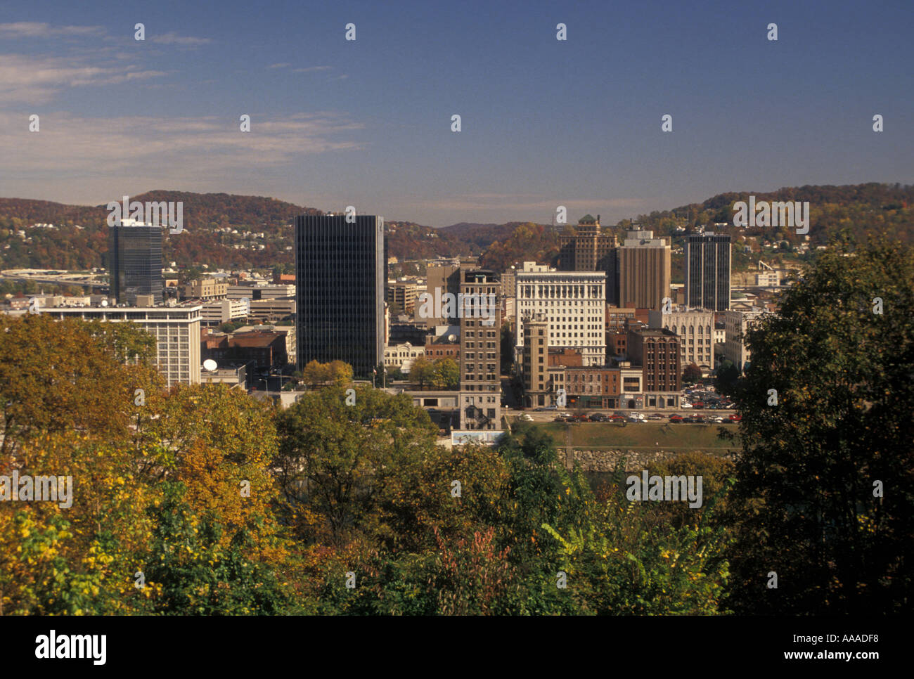 Charleston west virginia skyline hi-res stock photography and images ...