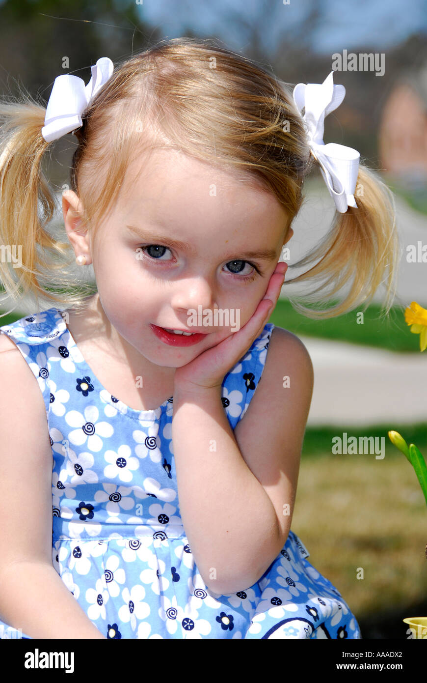 Pretty smiling three year old female child Stock Photo - Alamy