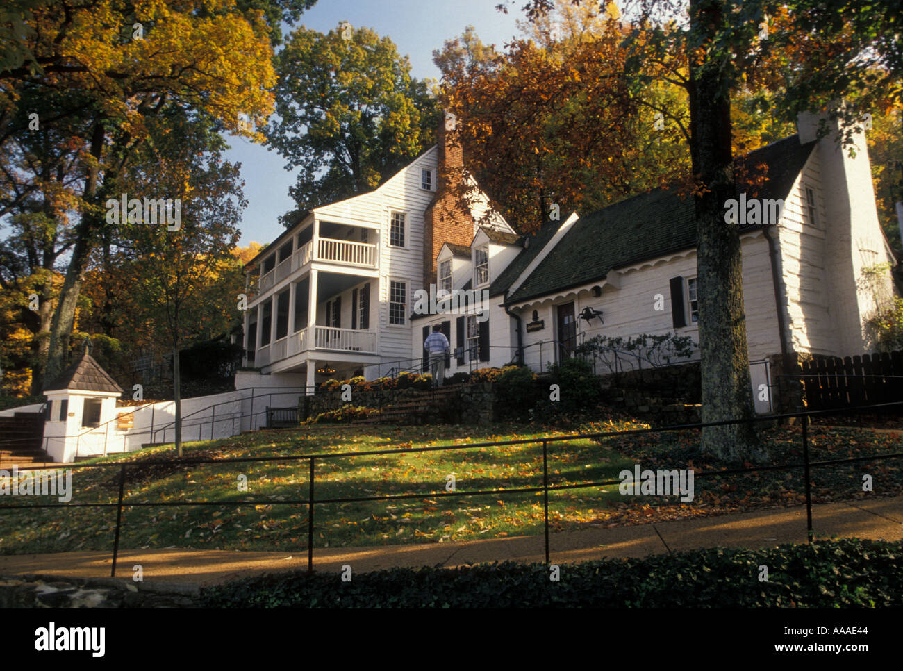 Charlottesville virginia in fall hi-res stock photography and images ...