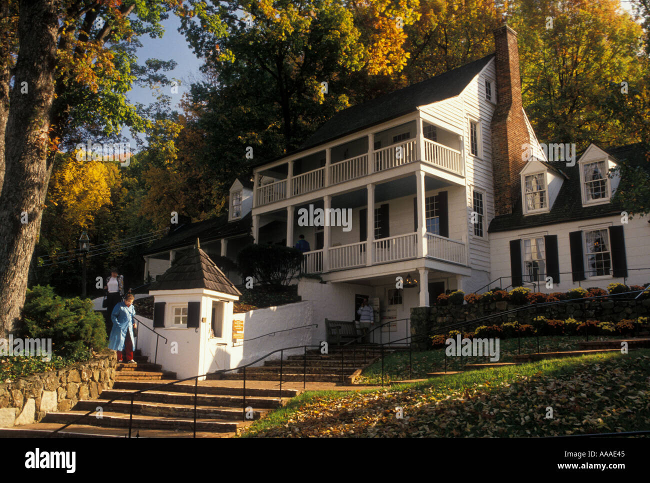 Charlottesville virginia in fall hi-res stock photography and images ...