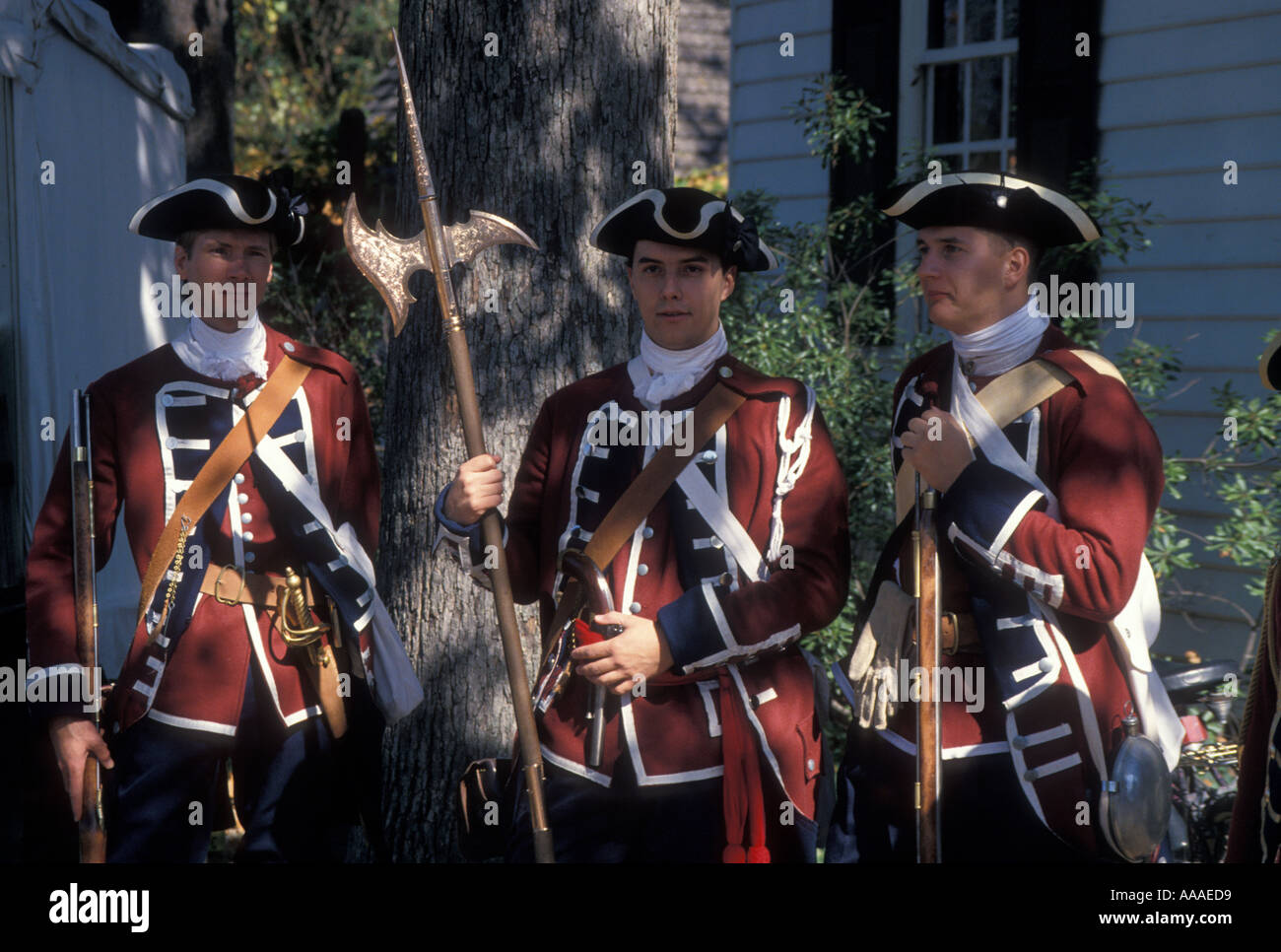 Colonial uniforms hi-res stock photography and images - Alamy