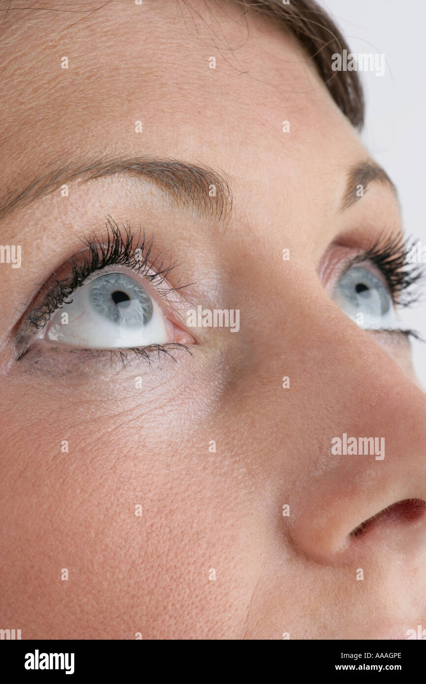 Eyes looking up aspire aspiring hope Stock Photo - Alamy