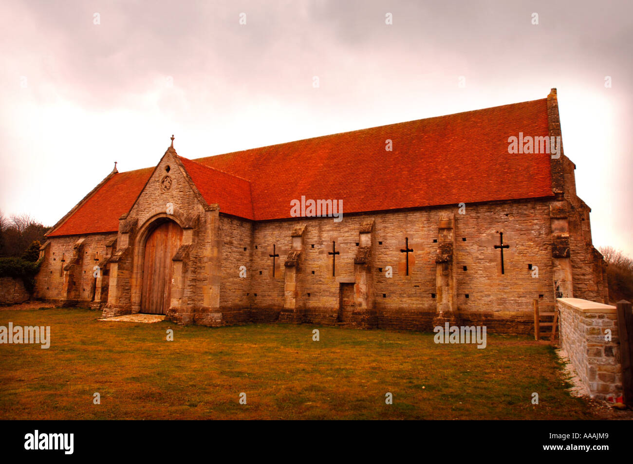 THE 12TH CENTURY TITHE BARN RESTORED BY MICHAEL EAVIS AND ENGLISH ...