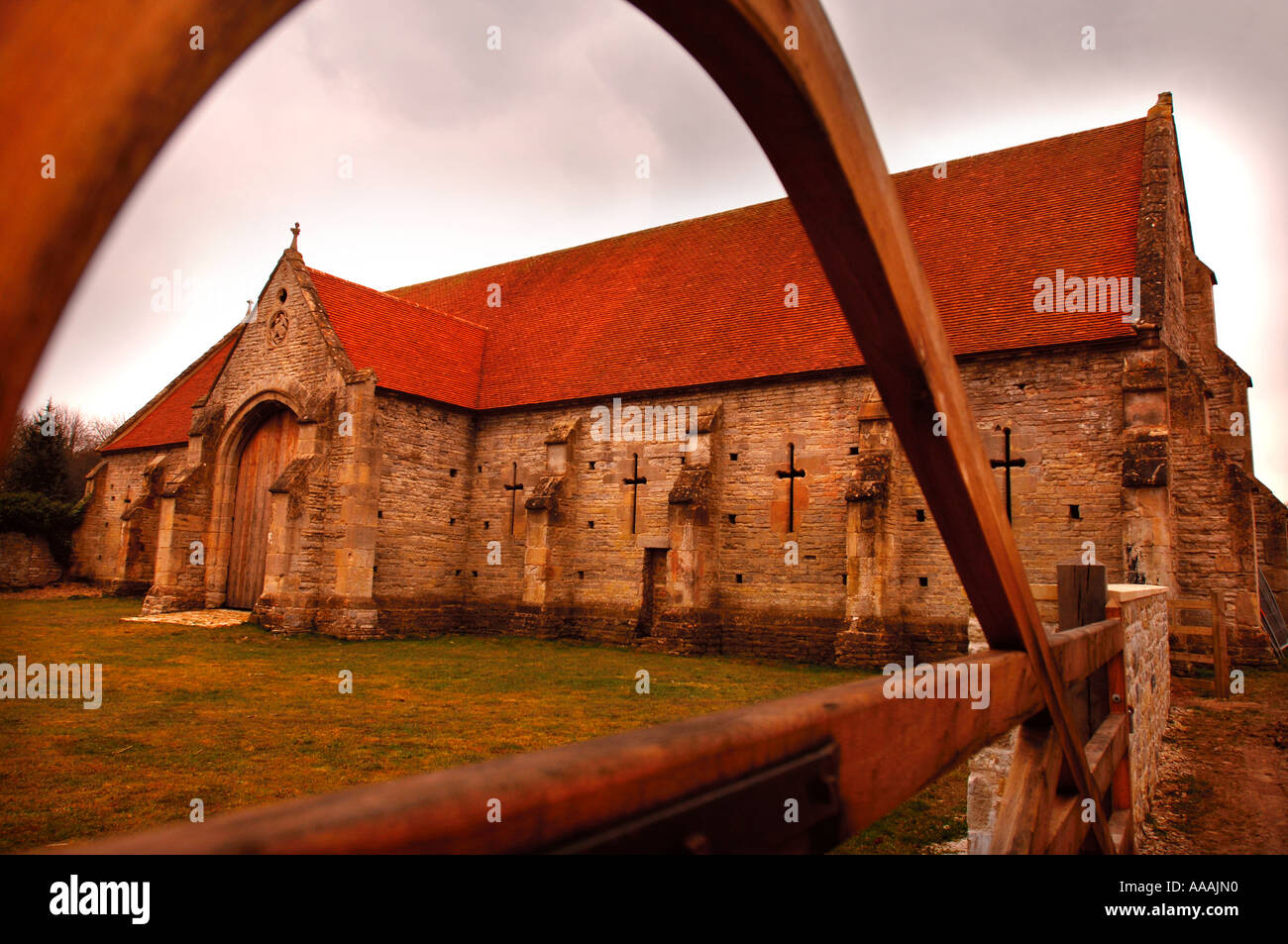 THE 12TH CENTURY TITHE BARN RESTORED BY MICHAEL EAVIS AND ENGLISH ...
