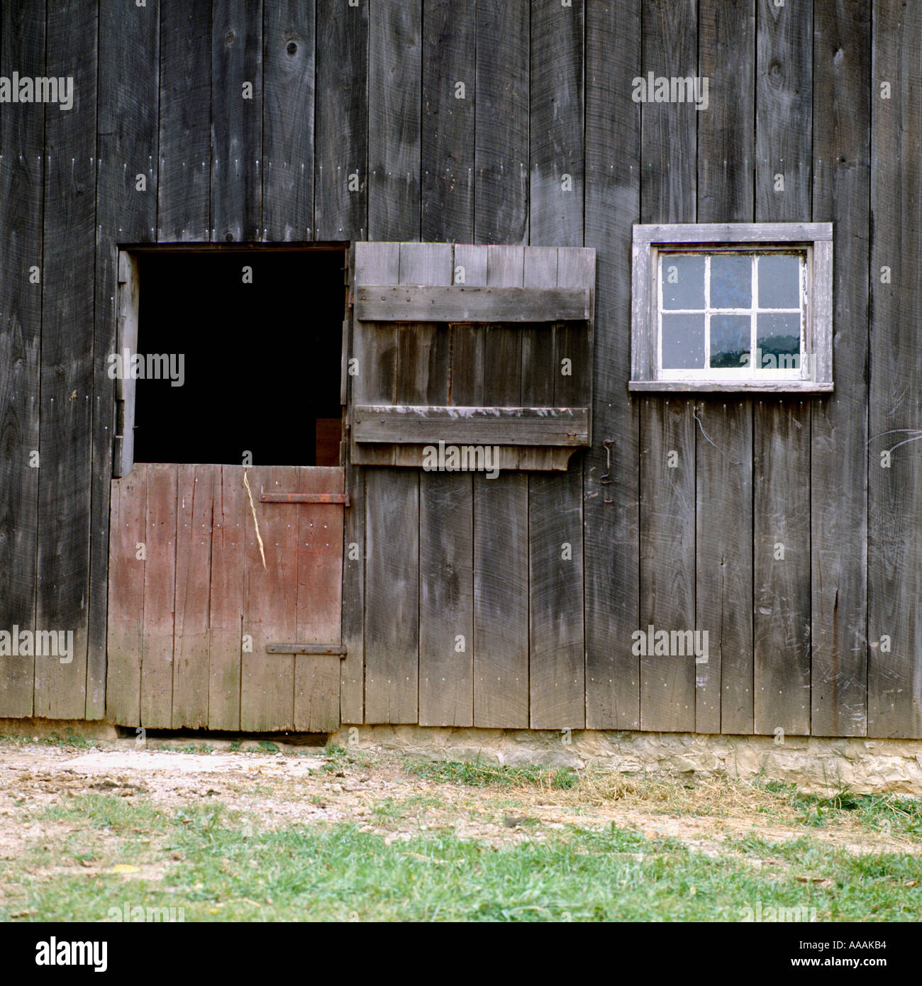 Old stable door hi-res stock photography and images - Alamy