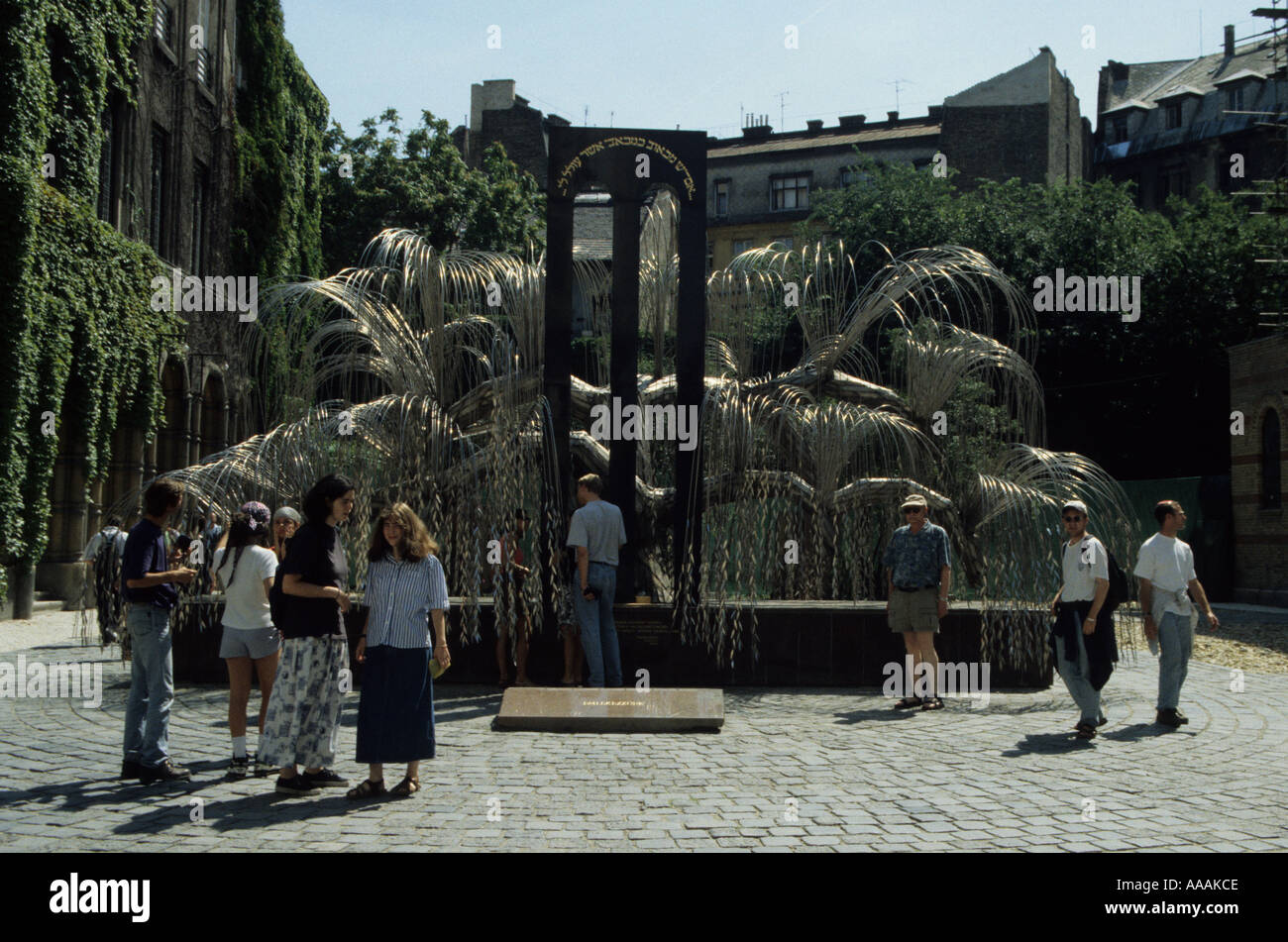 memorial by the synagogue to Jews slaughtered in Budapest holocaust in ...