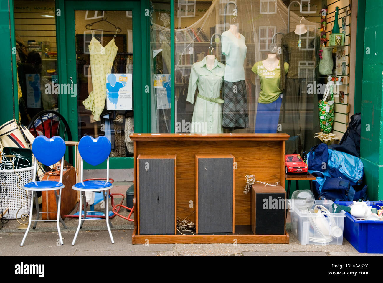 Suburban street scene hi-res stock photography and images - Alamy