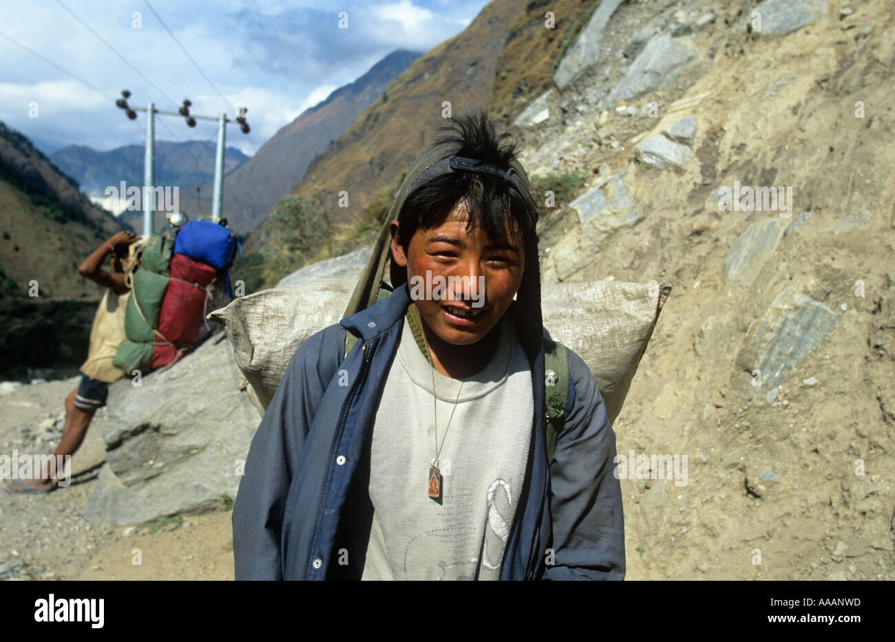 Nepali Porter Annapurna Valley Himalays Nepal Stock Photo - Alamy