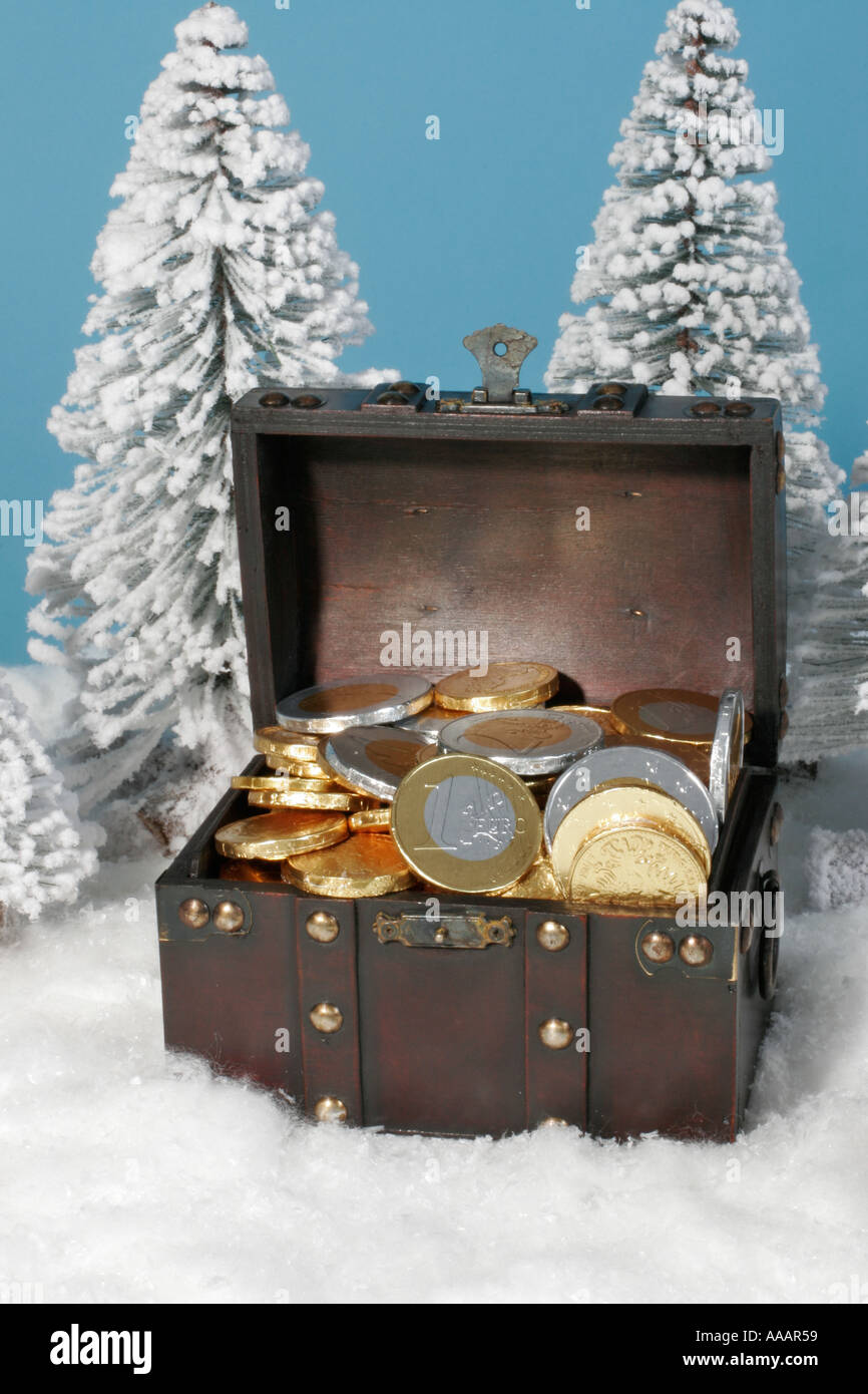 chest with chocolate money Stock Photo - Alamy