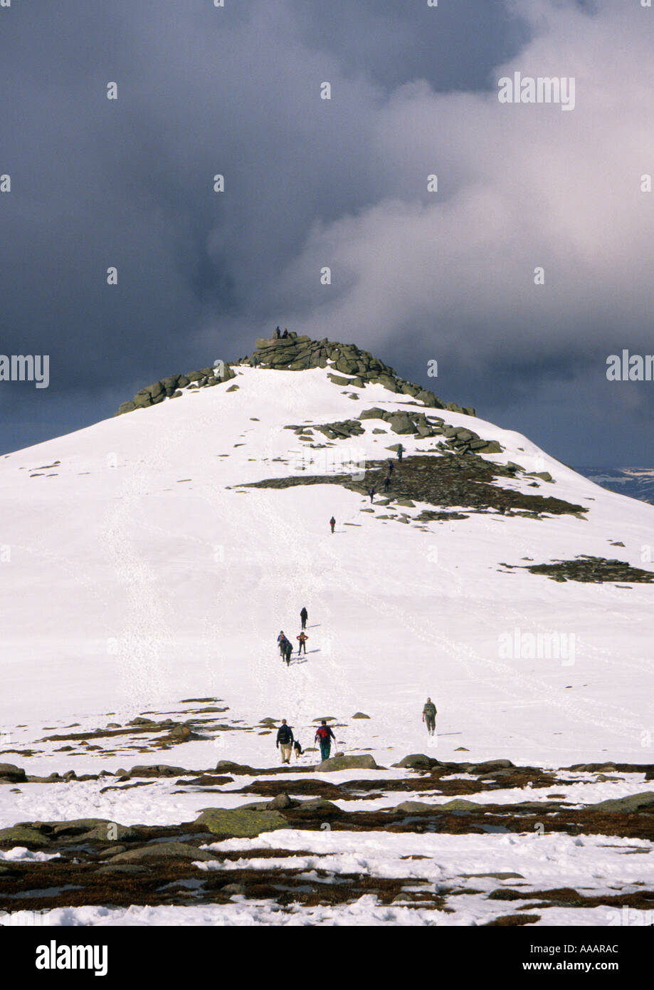 Lochnagar snow hi-res stock photography and images - Alamy