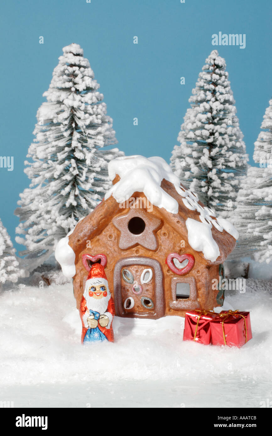 Gingerbread haus hi-res stock photography and images - Alamy