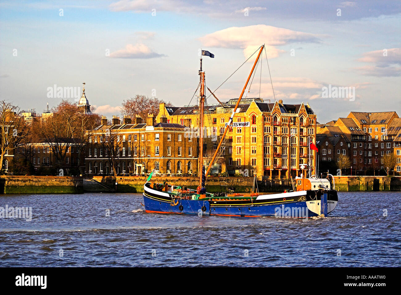 Barge movement hi-res stock photography and images - Alamy