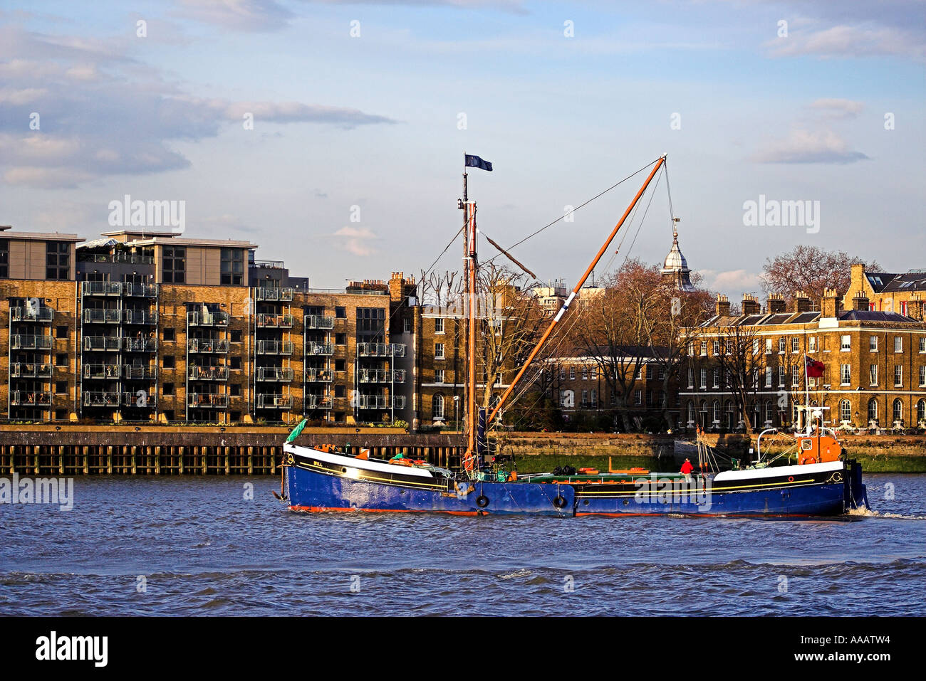 London barge on the Thames Stock Photo - Alamy