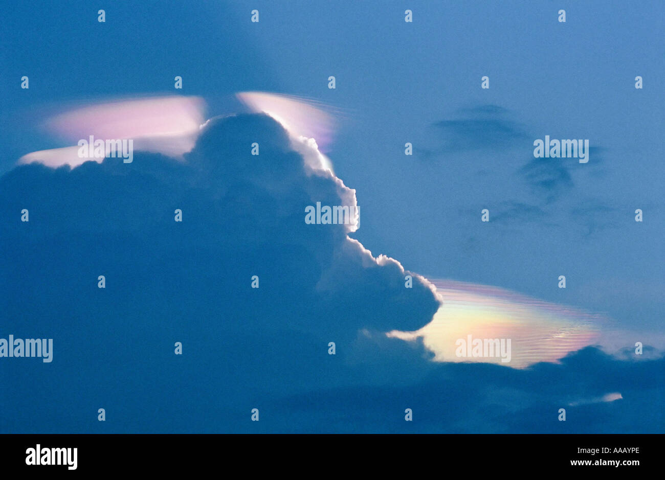 Looming cloud formation hi-res stock photography and images - Alamy