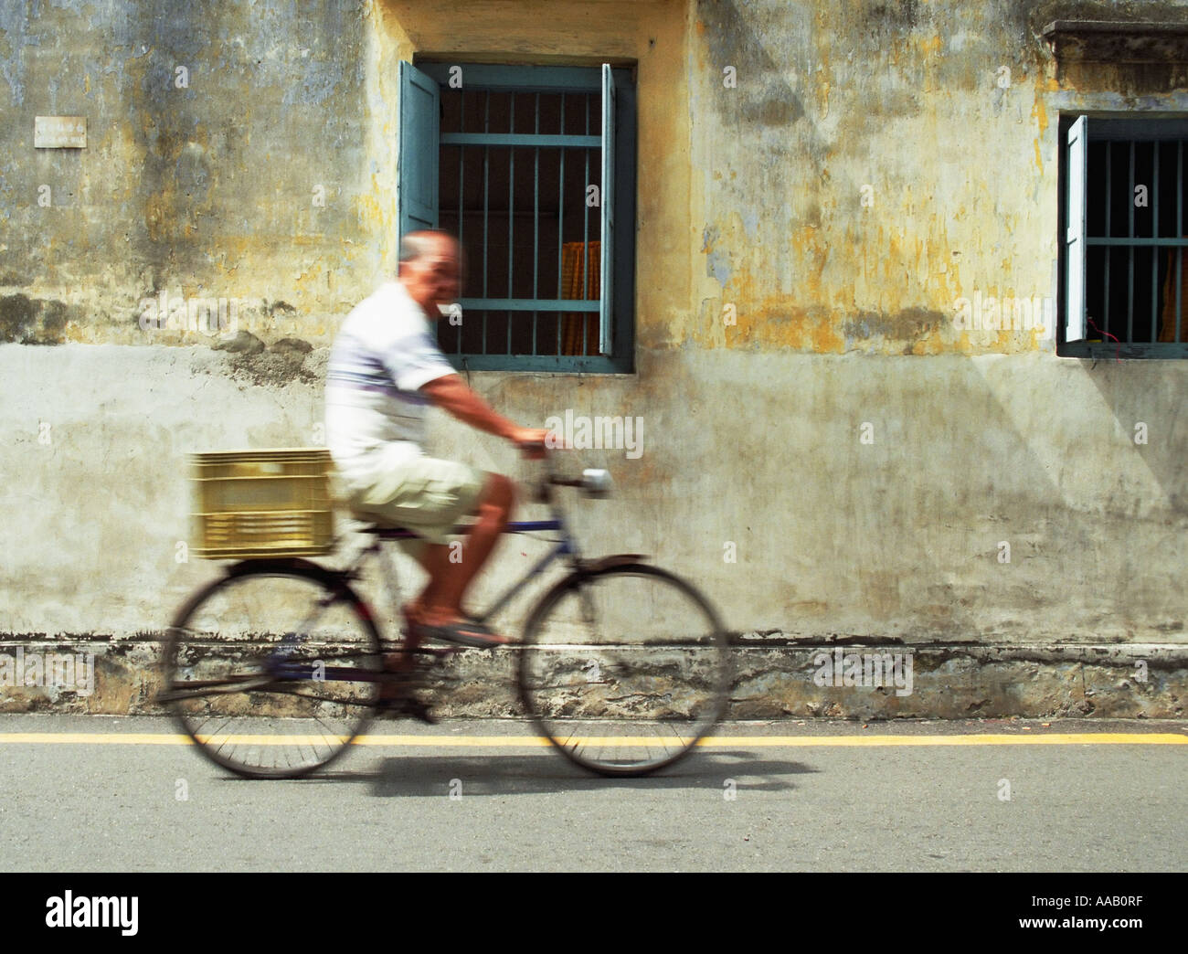 Smoking while cycling hi-res stock photography and images - Alamy