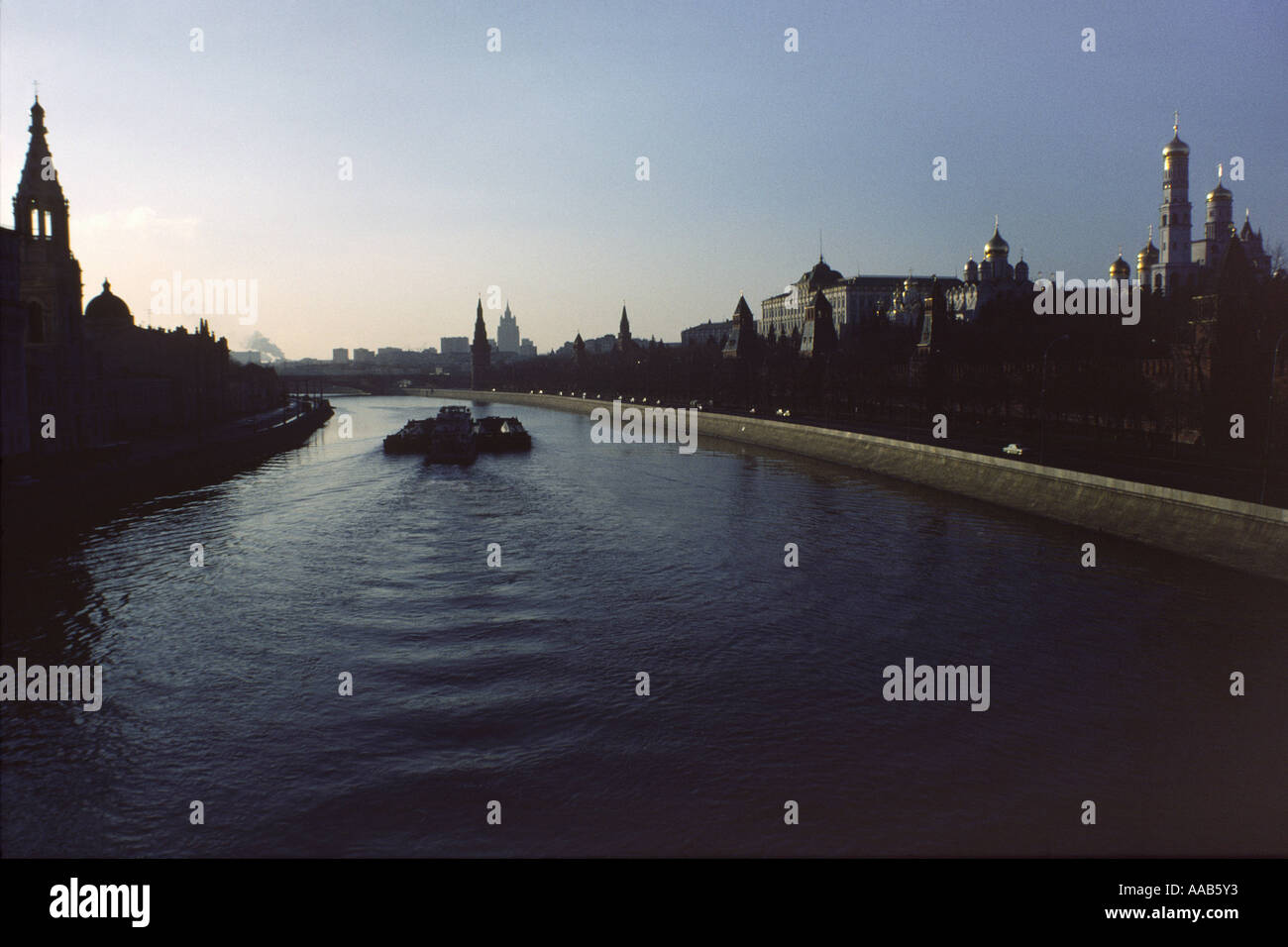 Soviet union russia moskva river hi-res stock photography and images ...