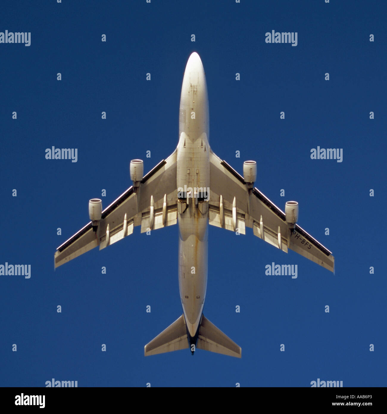 Boeing 747 400 tail hi-res stock photography and images - Alamy