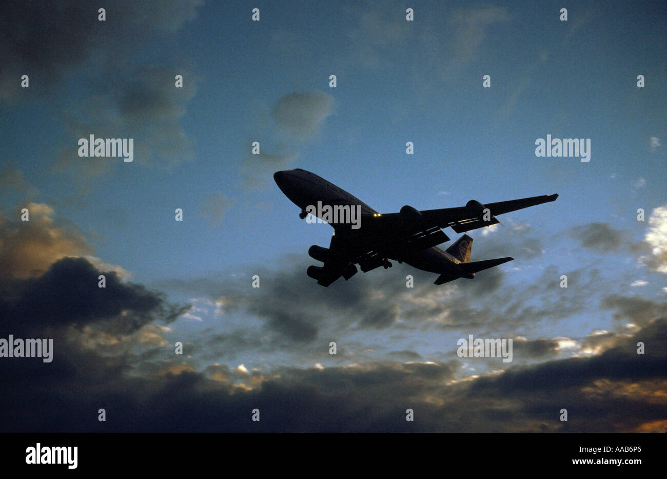 Boeing 747 400 tail hi-res stock photography and images - Alamy