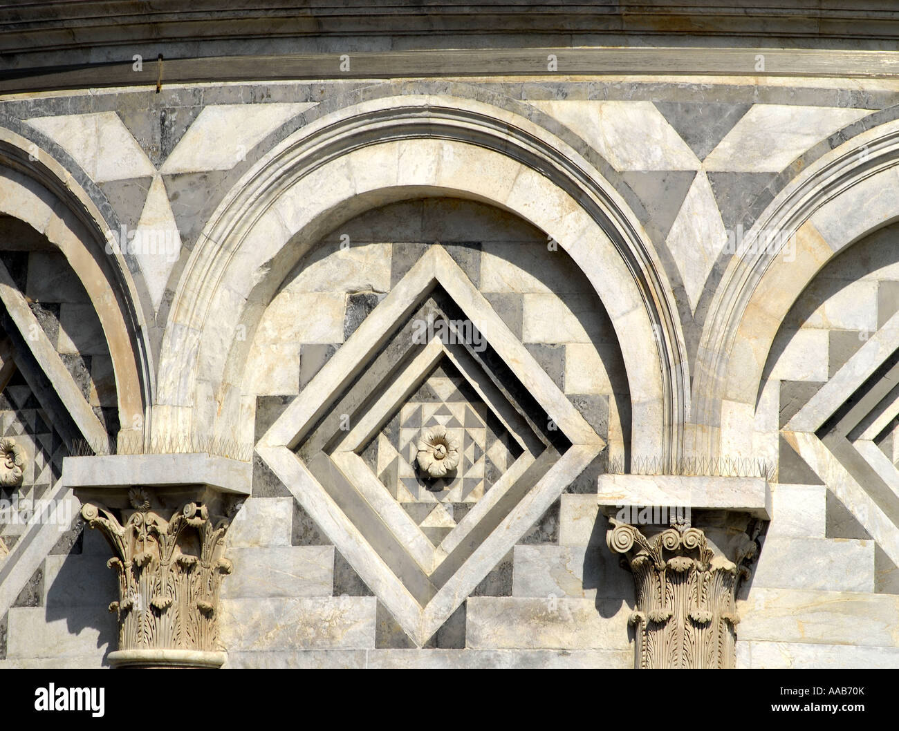 Detail of the stone Architecture on the walls of the Duomo, Cathedral ...