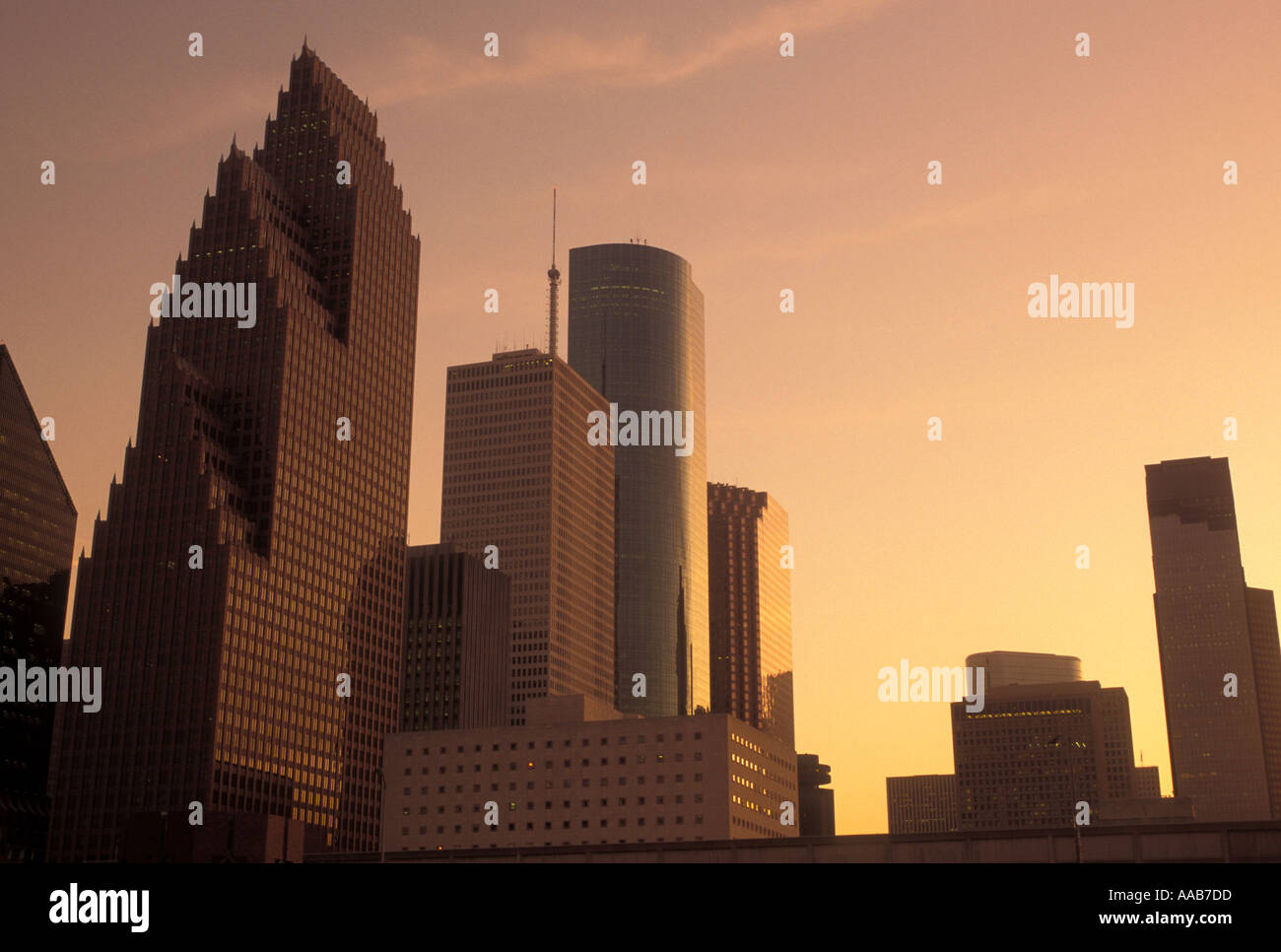 Houston texas skyline sunset twilight hi-res stock photography and ...