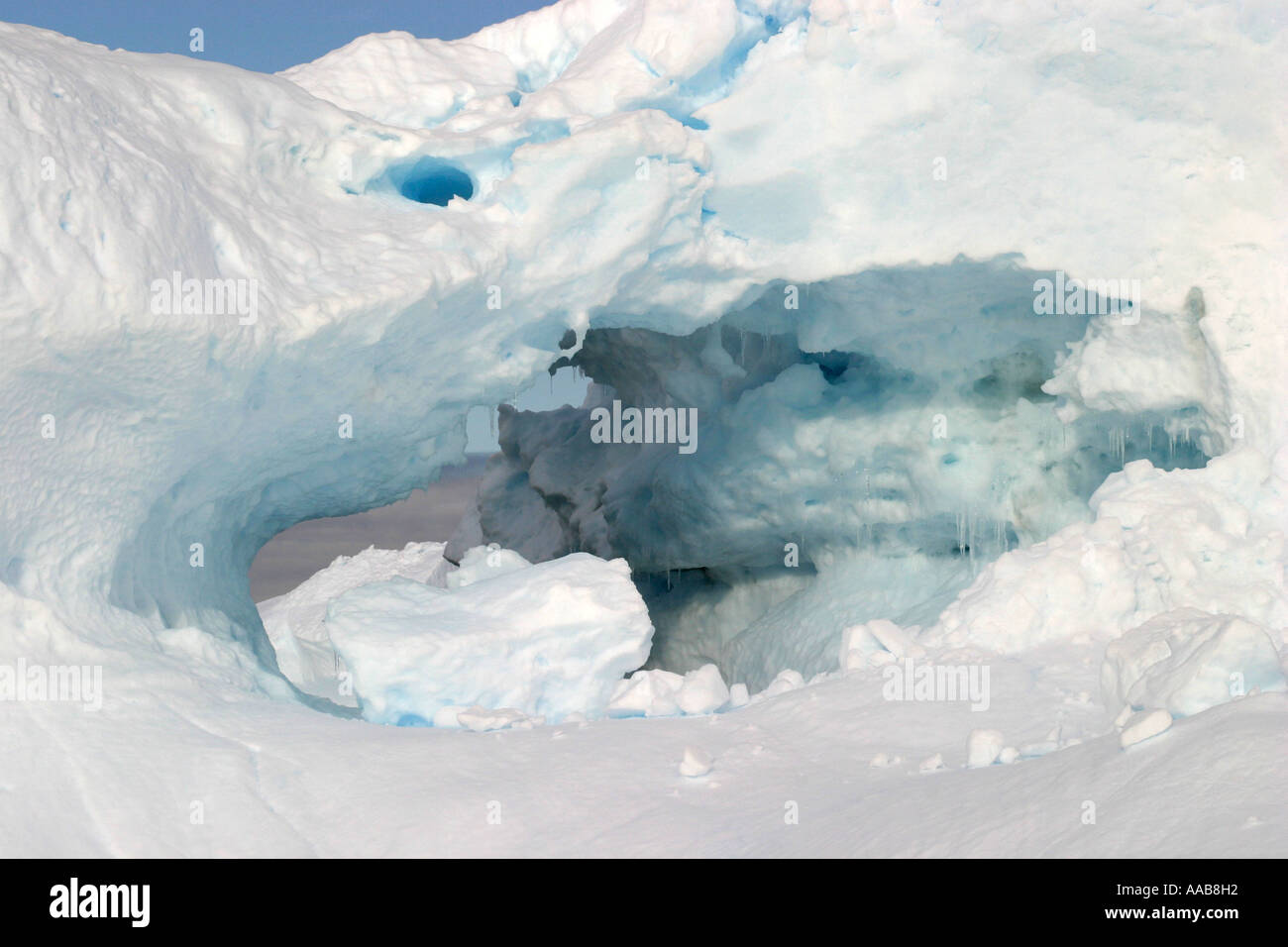 Spectacular blue color and shape makes Antarctica's icebergs ...