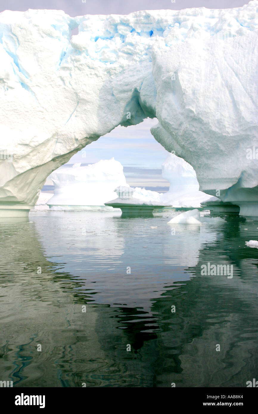 Ice block arch hi-res stock photography and images - Alamy