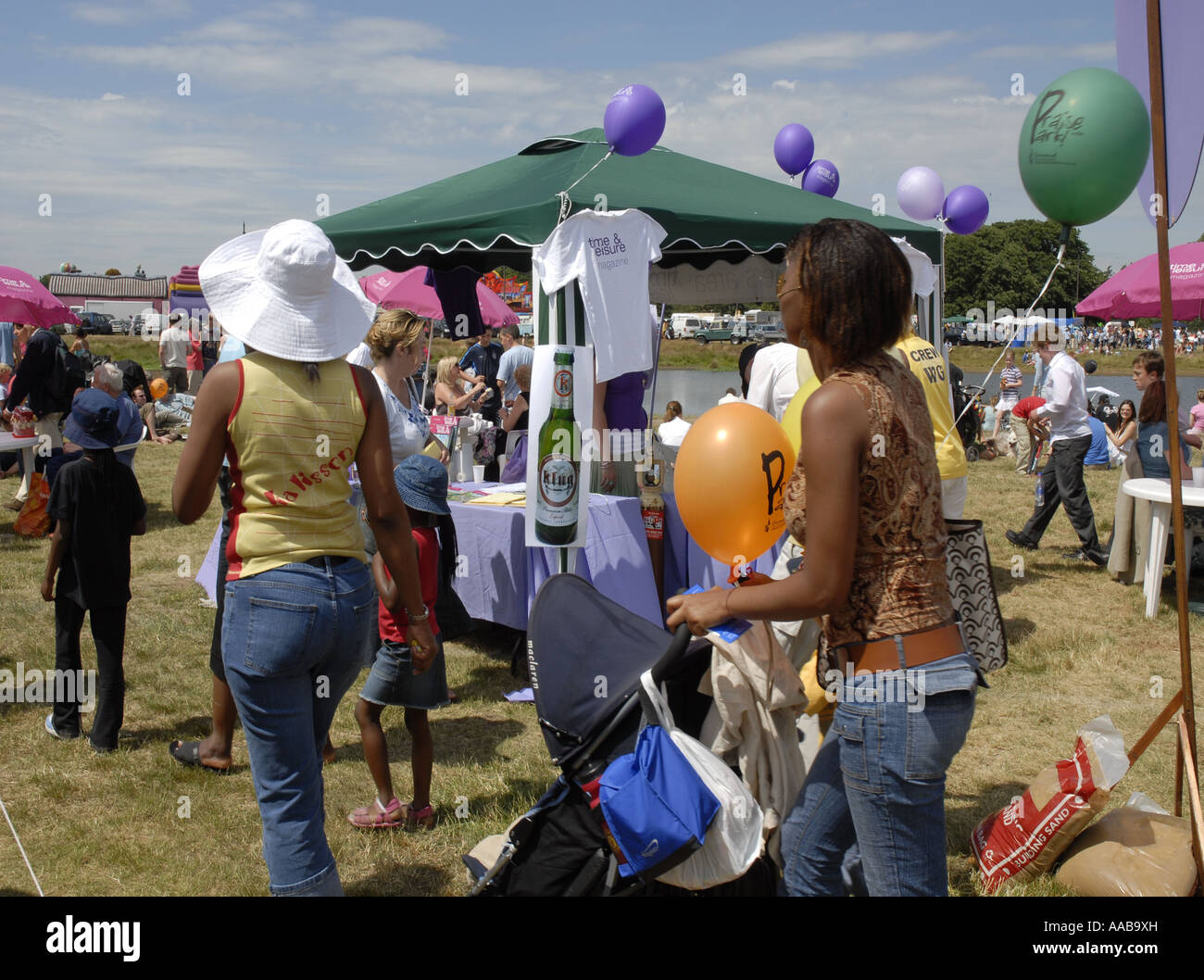 Crowds at Wimbledon Village Fair Stock Photo - Alamy