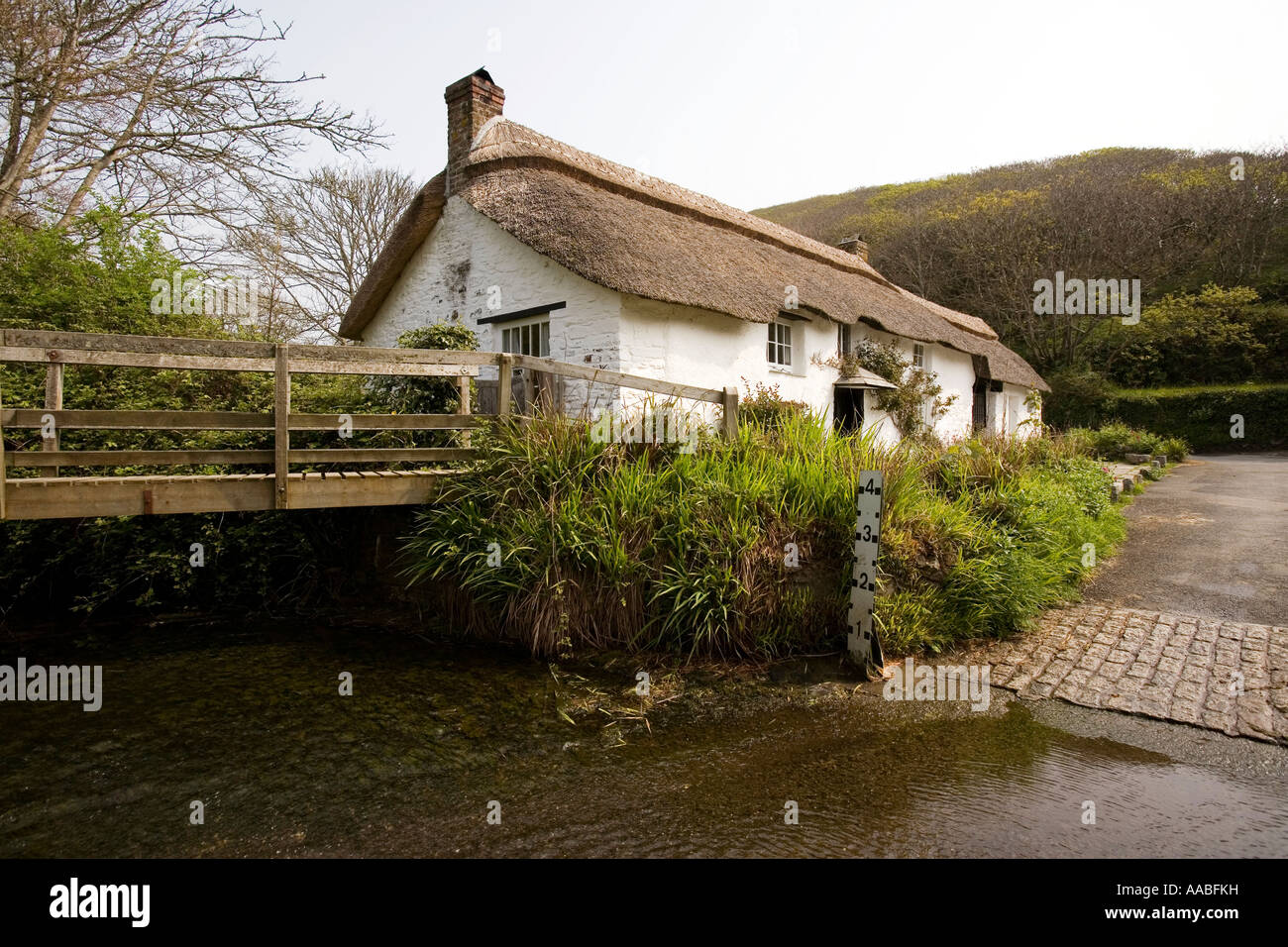 UK Cornwall Coombe village Ford Cottage river Stock Photo - Alamy