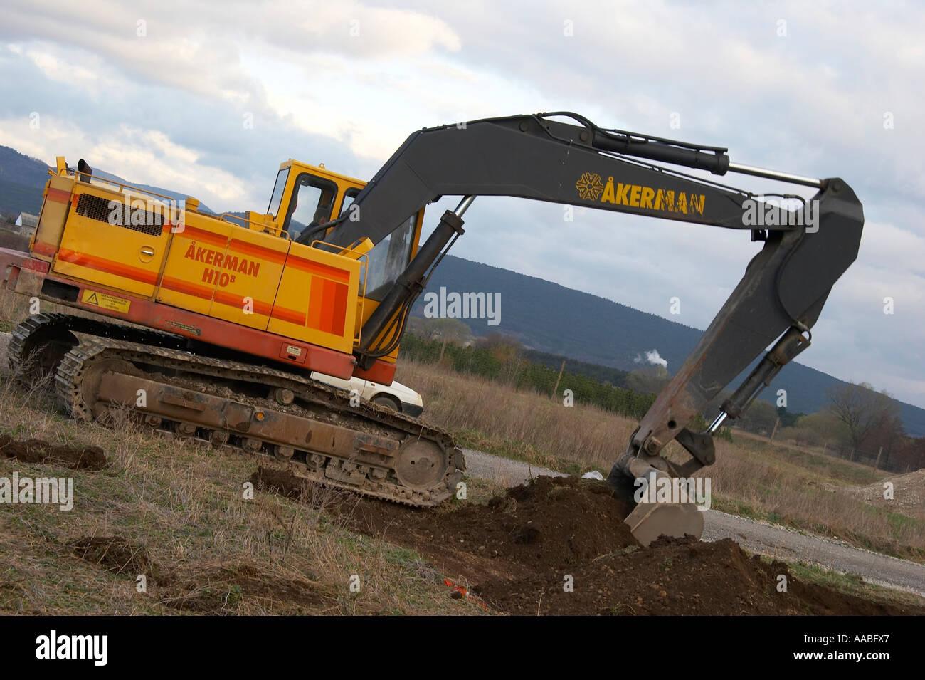 digger / excavator / excavation of basement Stock Photo - Alamy