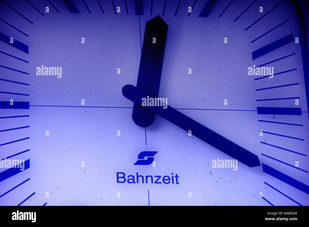 Long now clock hi-res stock photography and images - Alamy