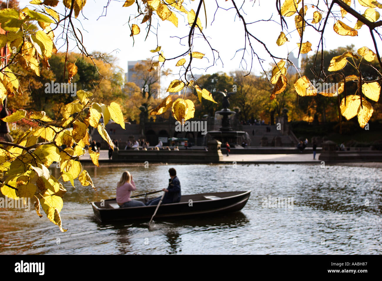 Ny central park couple rowing hi-res stock photography and images - Alamy