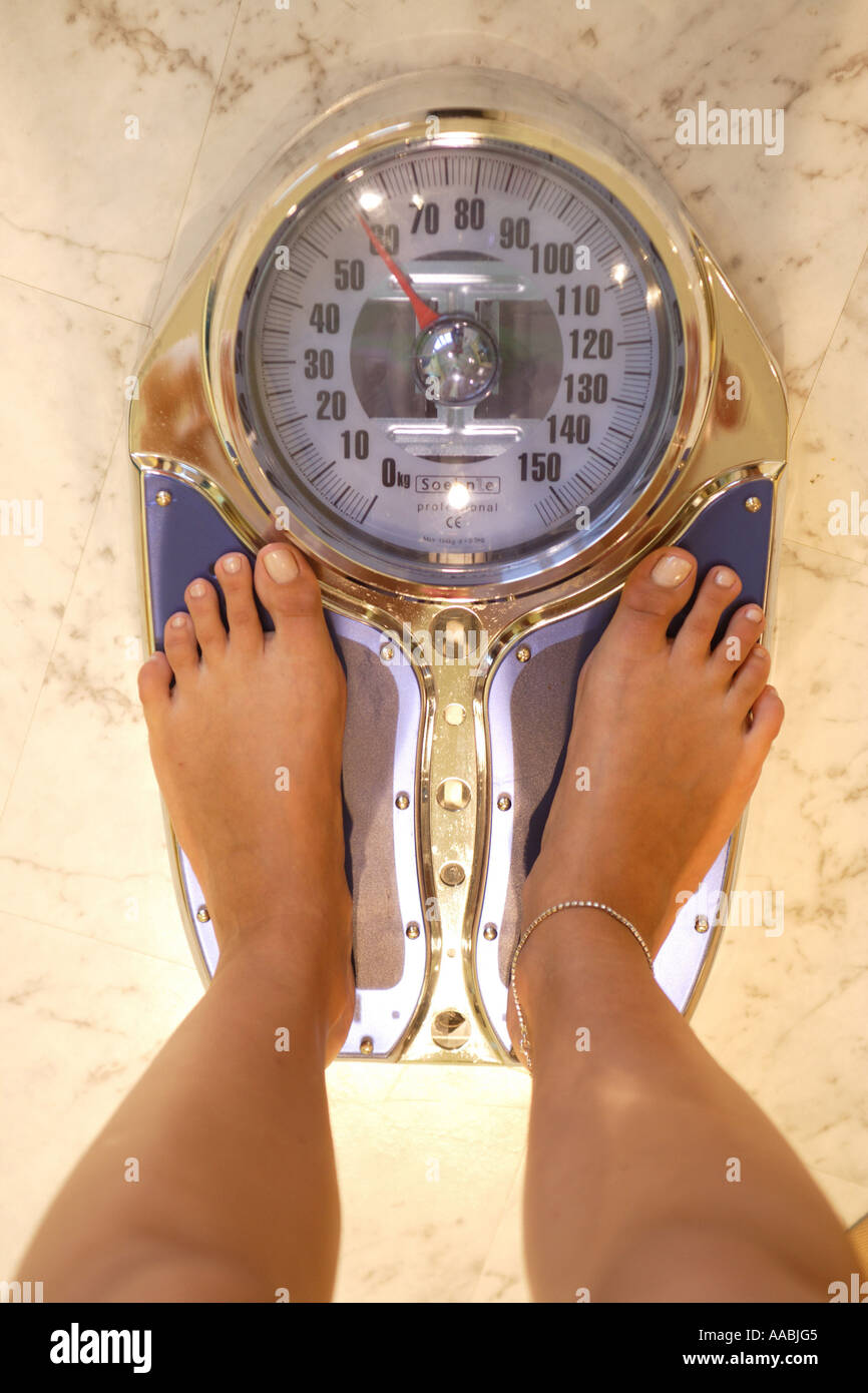 Feet on a scale Stock Photo - Alamy