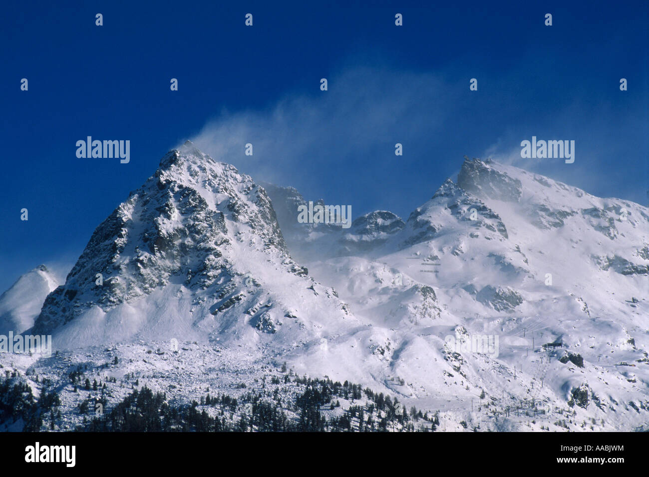 Wind blowing snow off mountain hi-res stock photography and images - Alamy