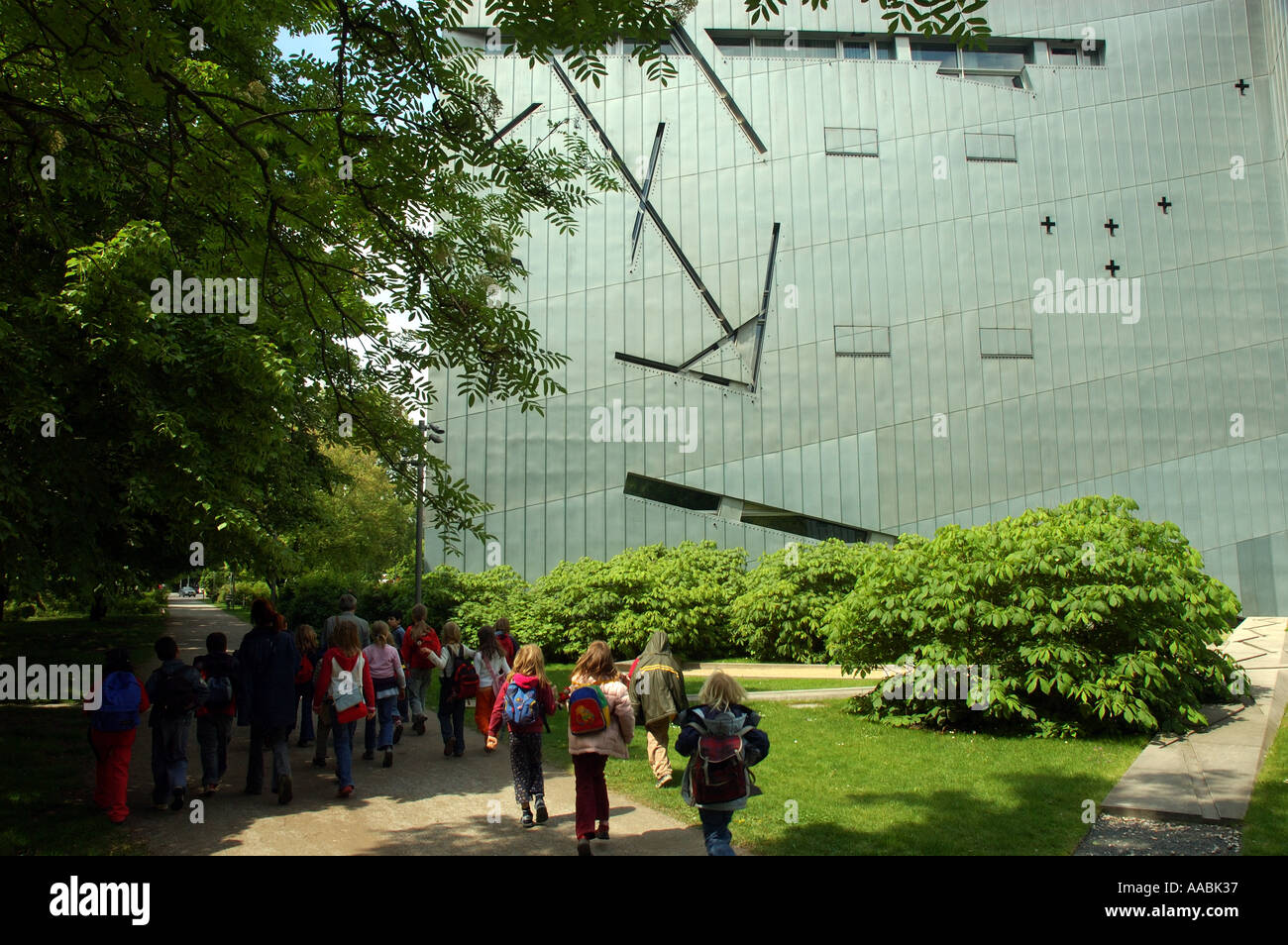 Children walking past Jewish Museum Berlin Stock Photo - Alamy