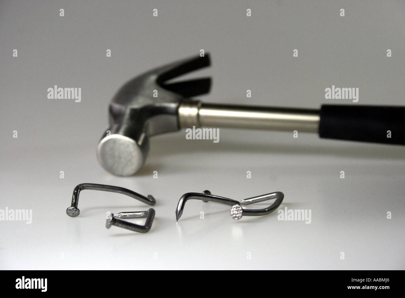 Man hammer nail picture hi-res stock photography and images - Alamy
