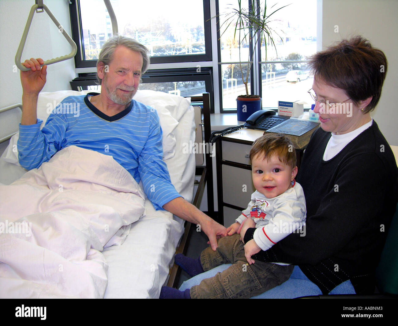 Hospital relatives room hi-res stock photography and images - Alamy