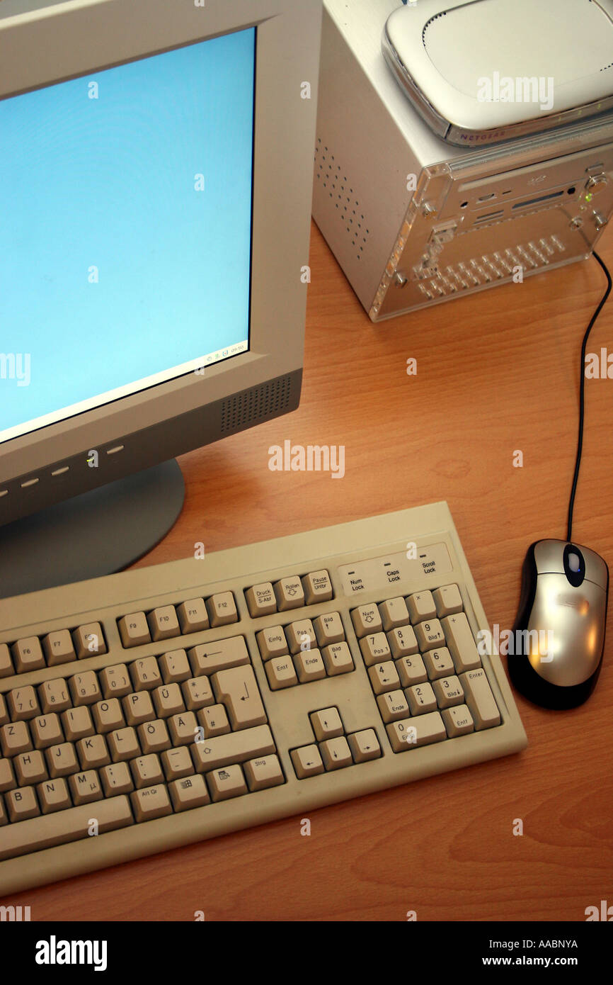 Network computers office colleagues hi-res stock photography and images ...