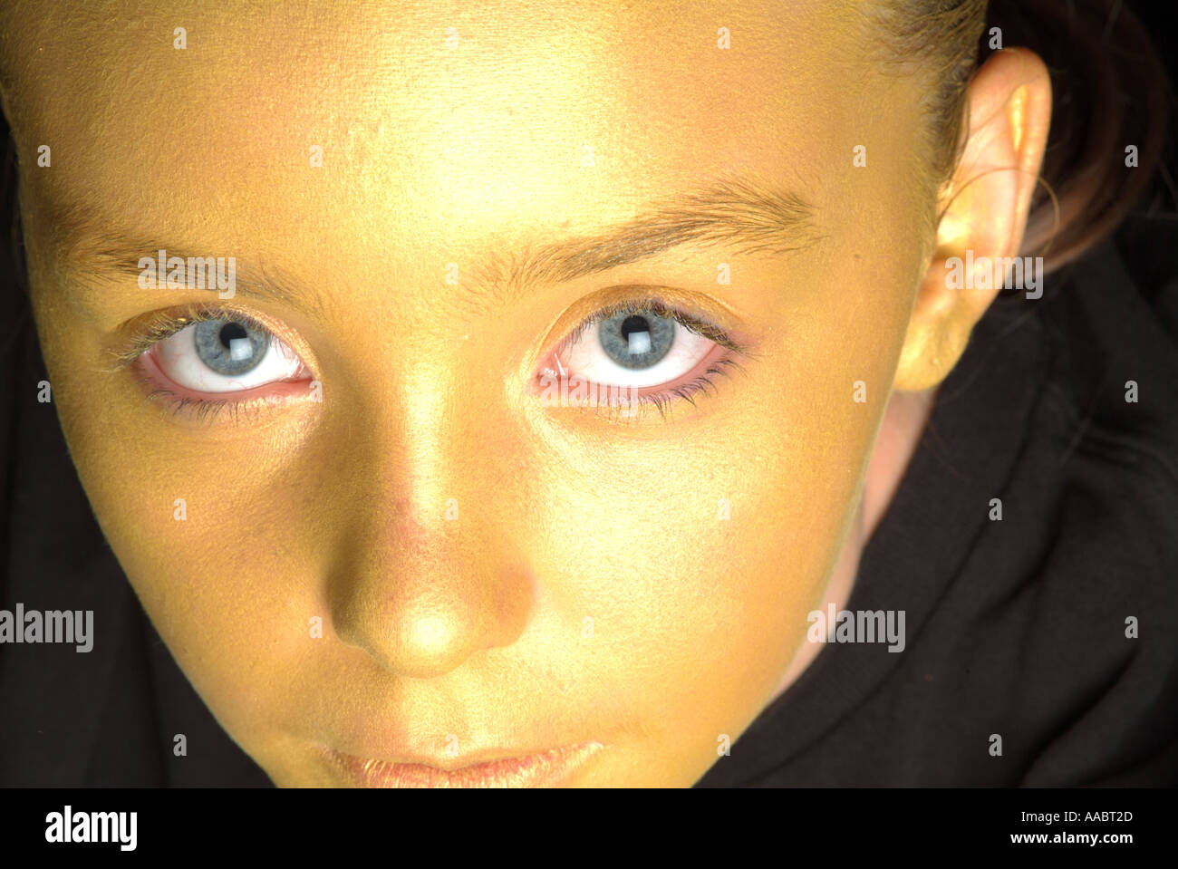 gold face girl Stock Photo - Alamy